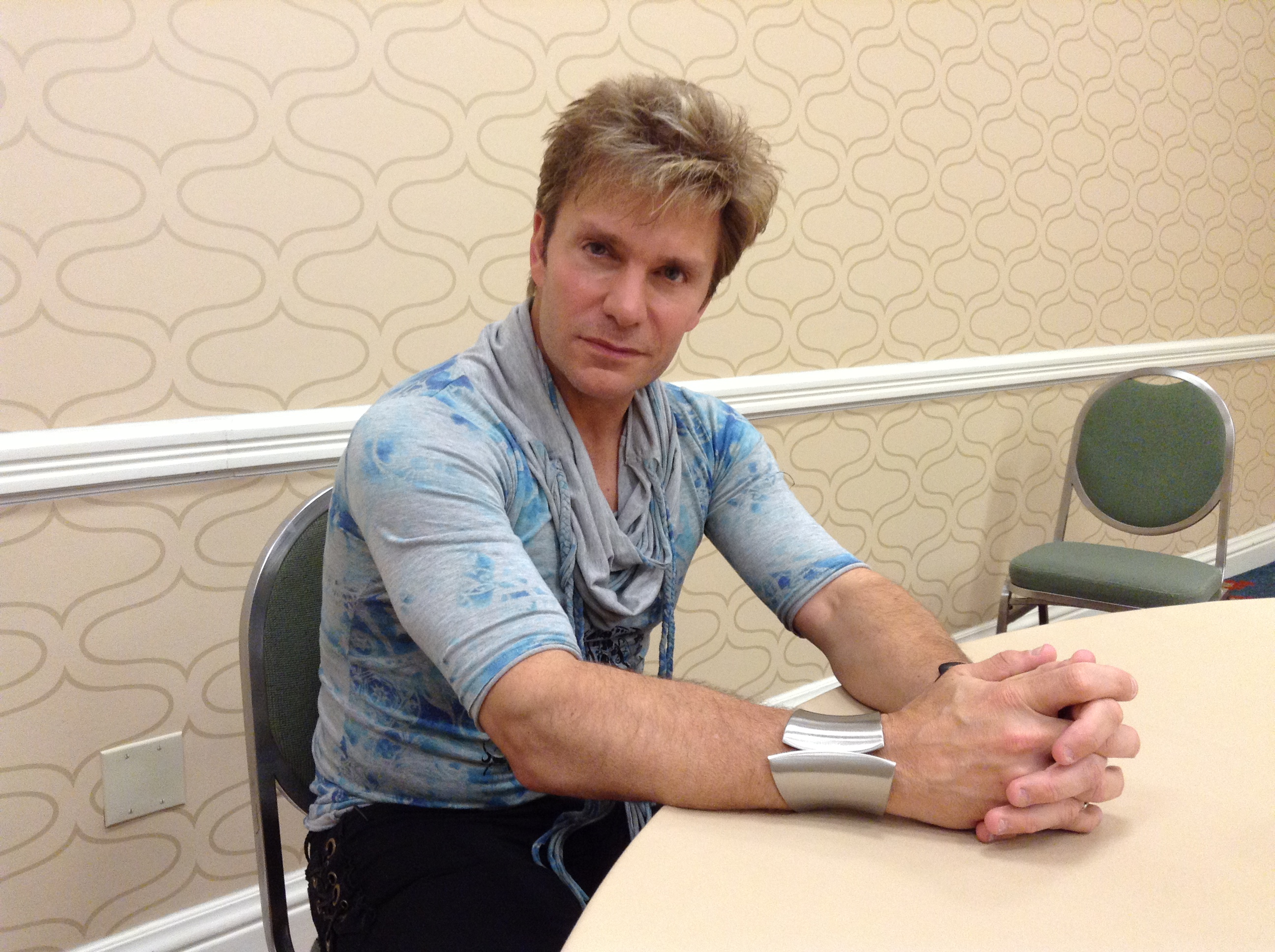 Interview with Voice Actor Vic Mignogna – Beneath the Tangles